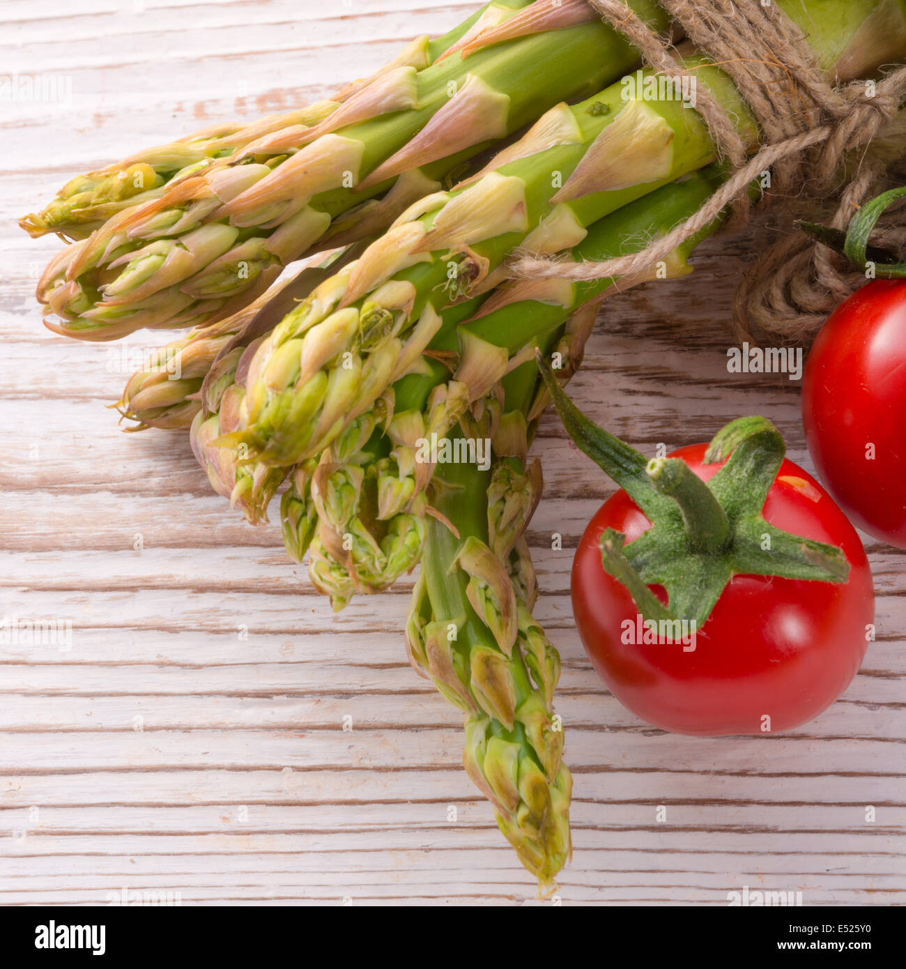 asparagus tomatoes oil Stock Photo - Alamy