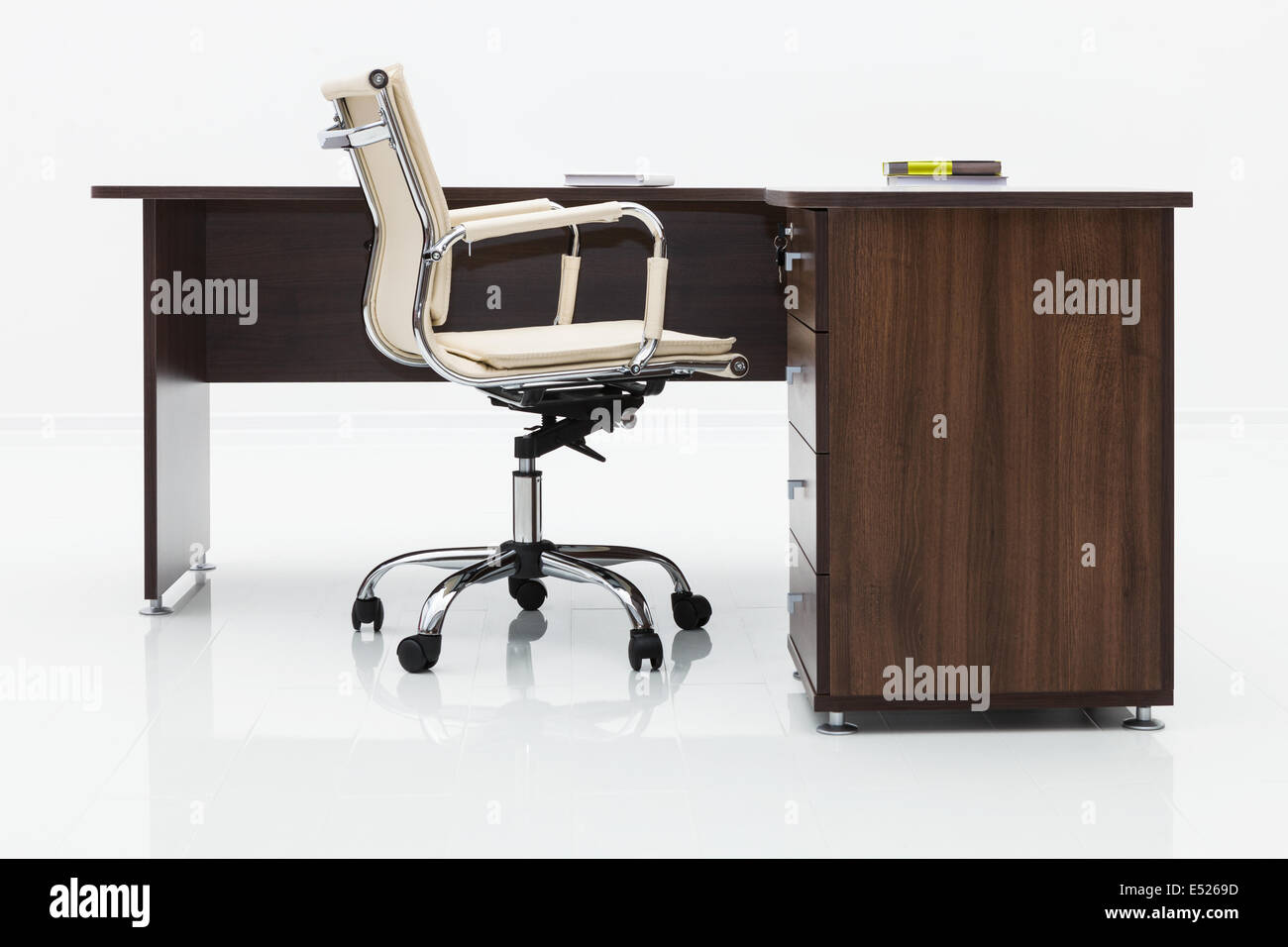 wood desk and chair Stock Photo - Alamy