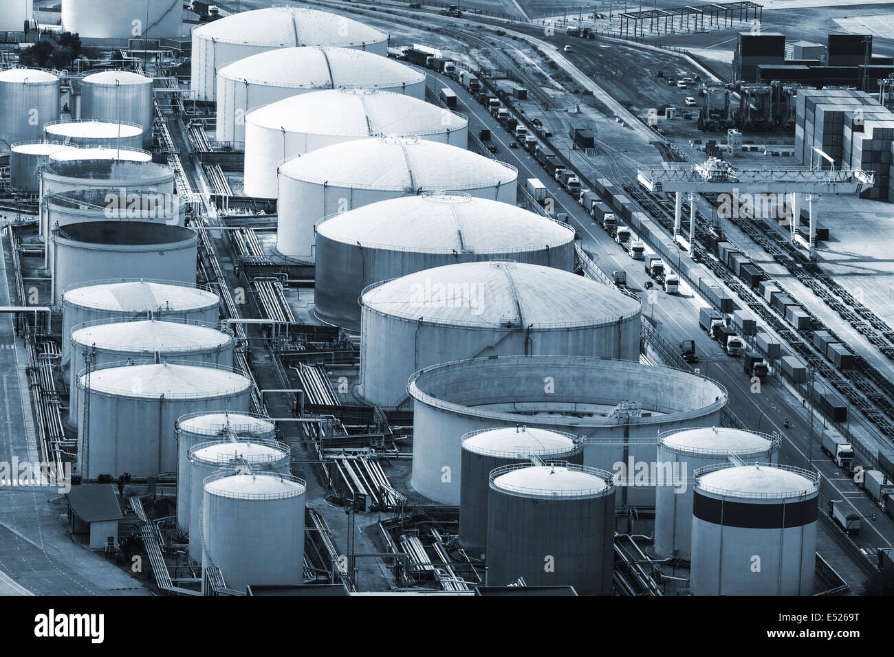 a oil storage Stock Photo - Alamy