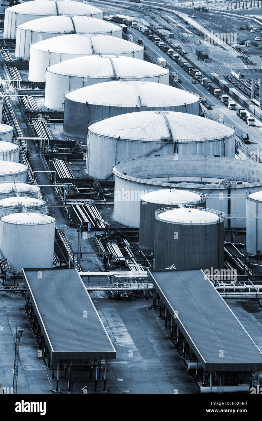 a oil storage Stock Photo - Alamy