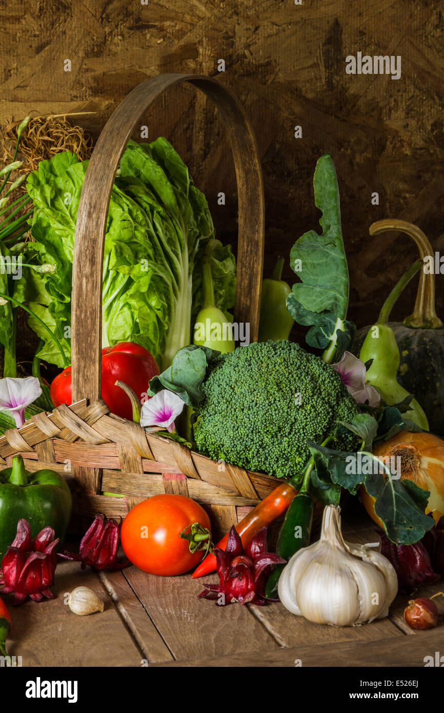 Still life of fruits and vegetables hi-res stock photography and images ...
