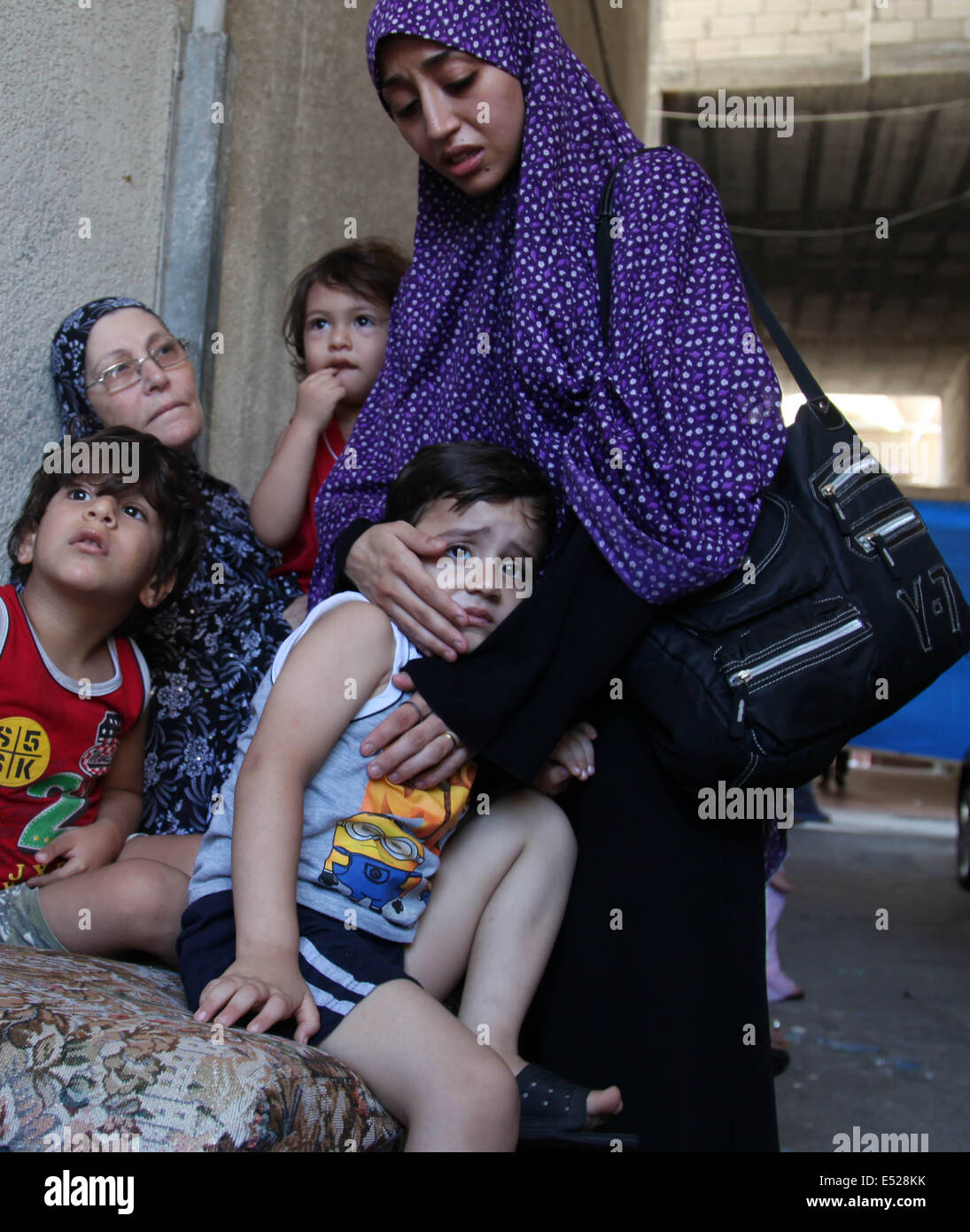 Children in car crying hi-res stock photography and images - Alamy