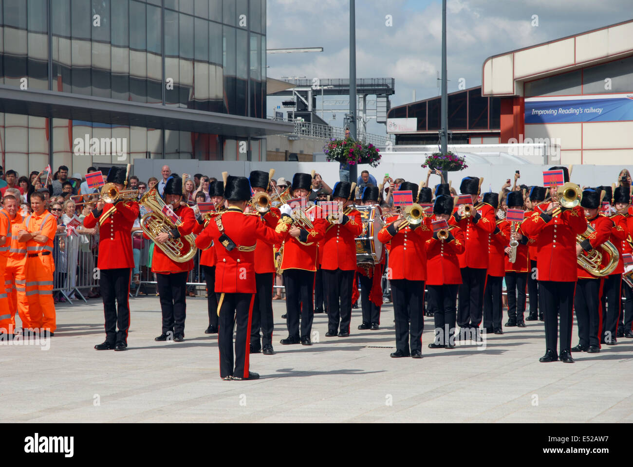 Queen elizabeth reading station hi-res stock photography and images - Alamy