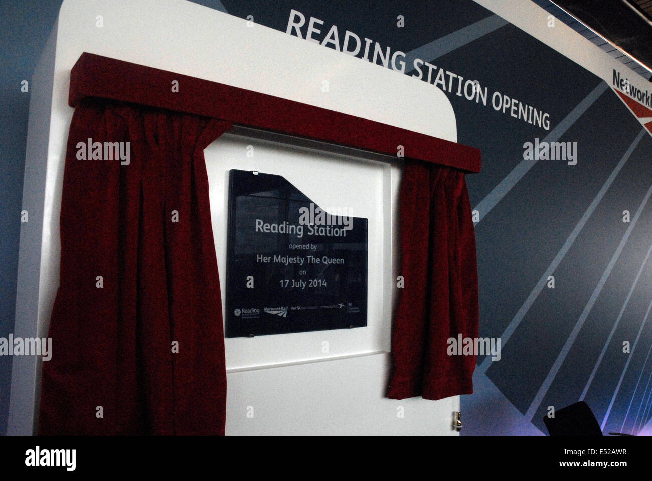 Queen elizabeth reading station hi-res stock photography and images - Alamy