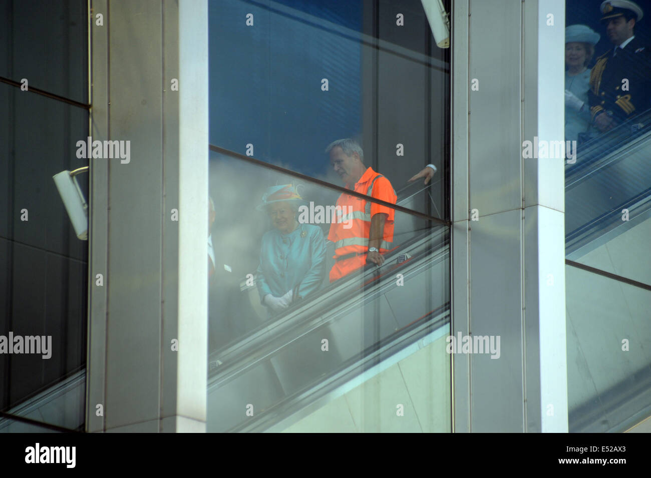 Queen elizabeth reading station hi-res stock photography and images - Alamy