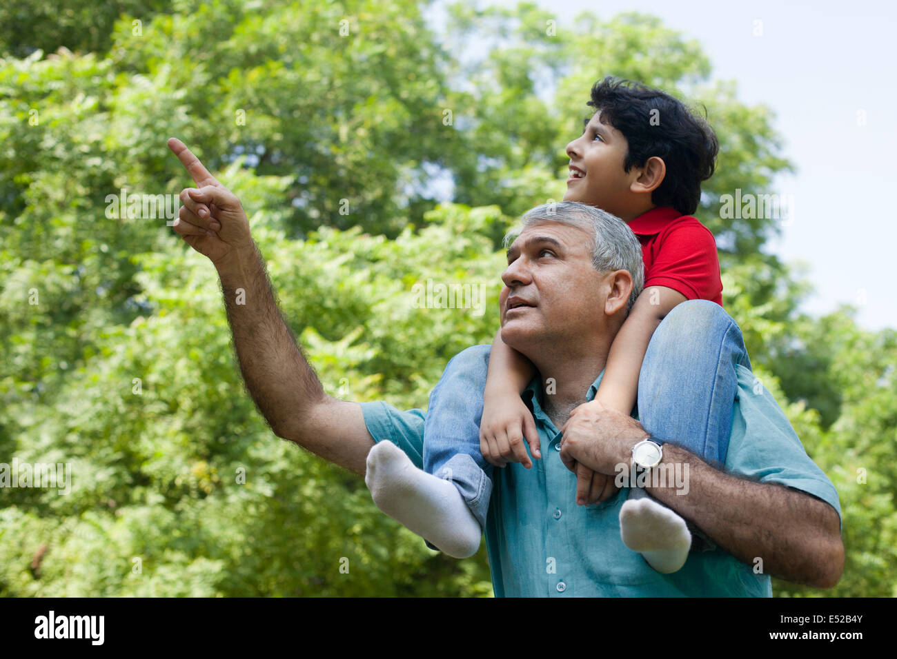 Man pointing something out hi-res stock photography and images - Alamy