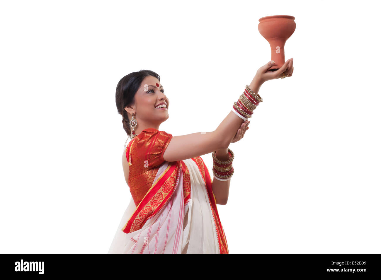Bengali woman doing Dhunuchi dance Stock Photo - Alamy