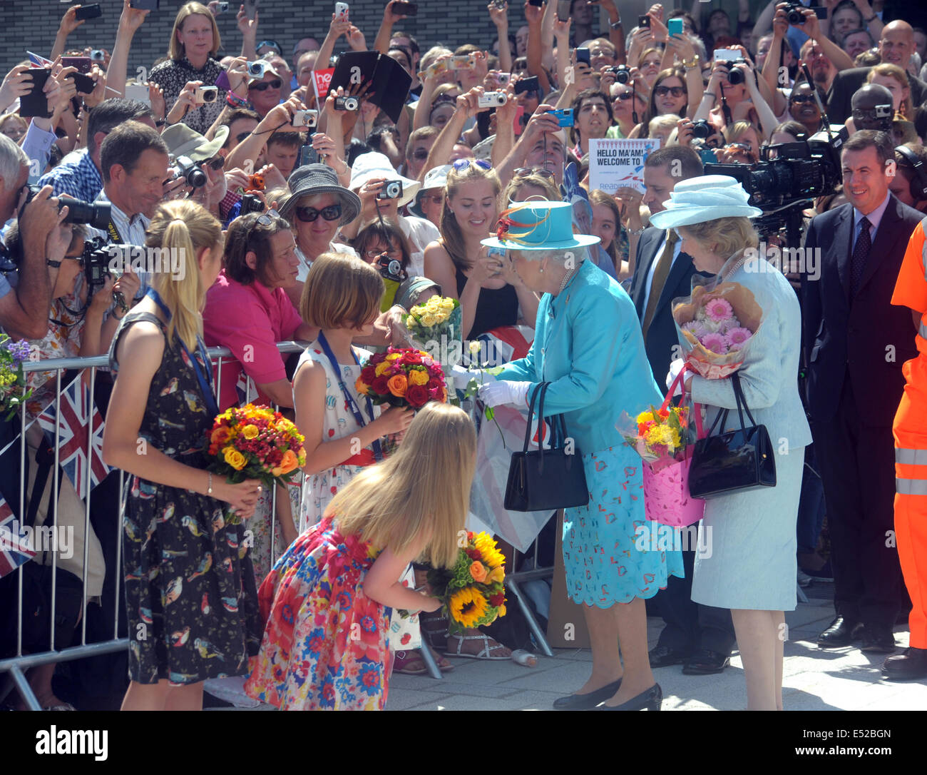 Queen elizabeth reading station hi-res stock photography and images - Alamy