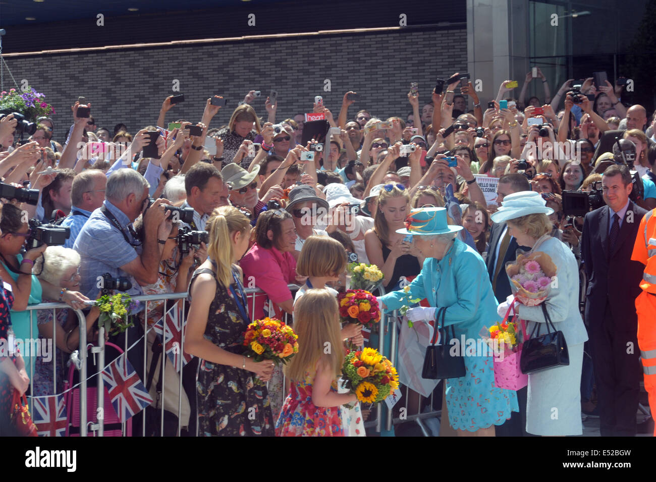 Queen elizabeth reading station hi-res stock photography and images - Alamy