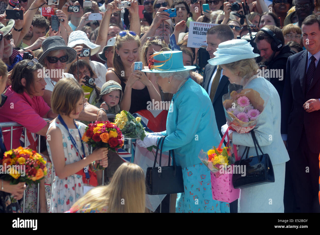 Queen elizabeth reading station hi-res stock photography and images - Alamy