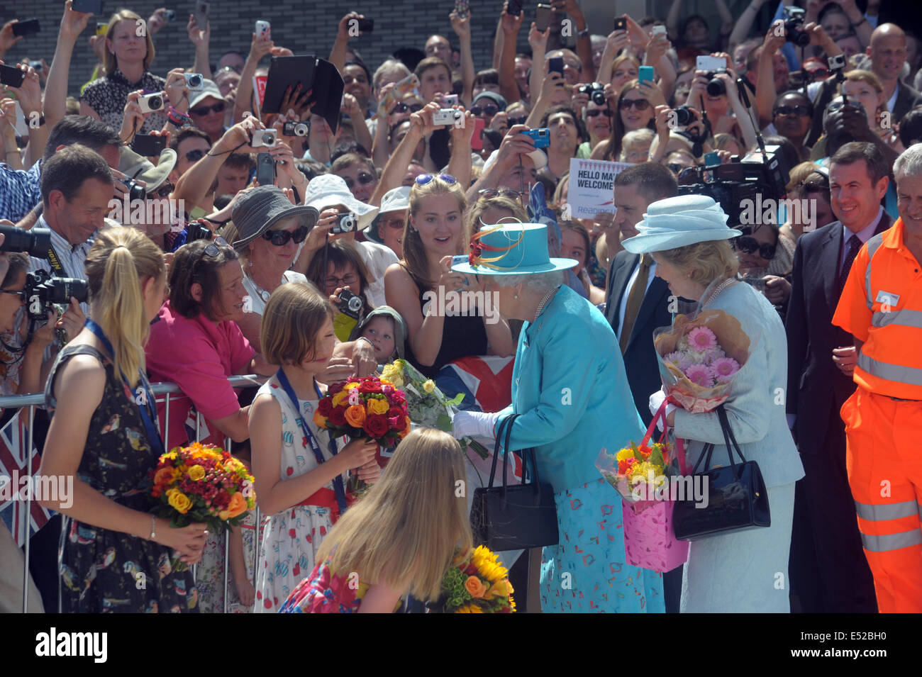 Queen elizabeth reading station hi-res stock photography and images - Alamy