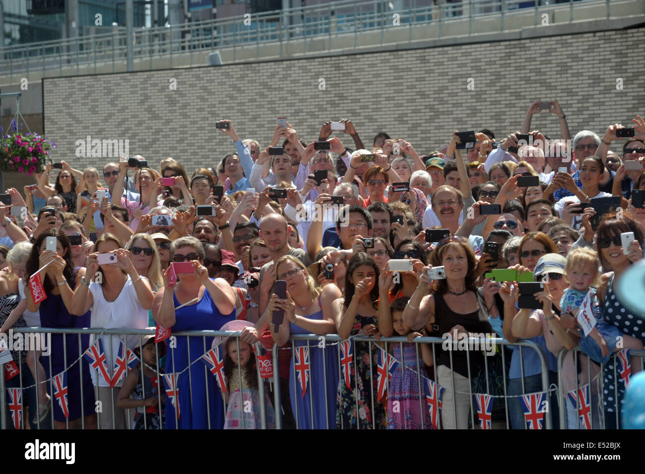 Queen elizabeth reading station hi-res stock photography and images - Alamy