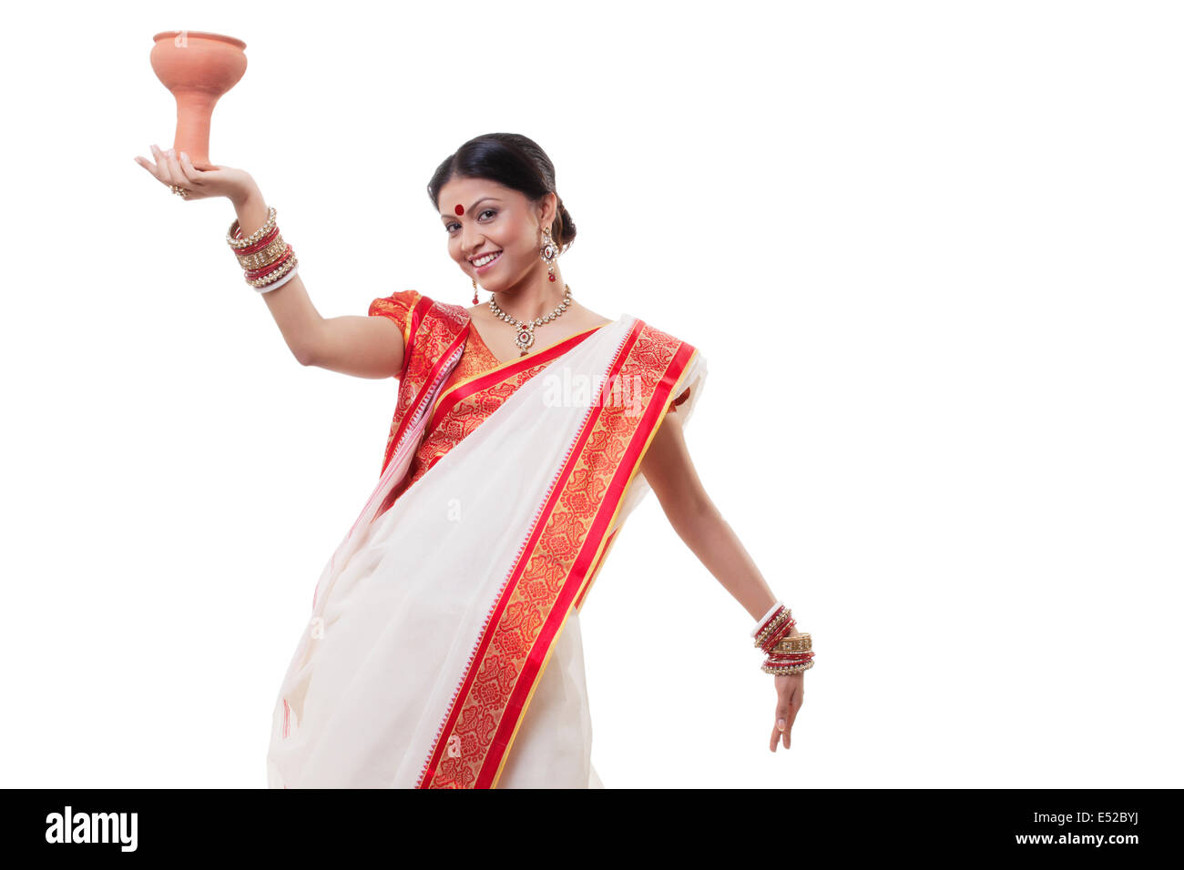 Dhunuchi dance bengali saree hi-res stock photography and images - Alamy