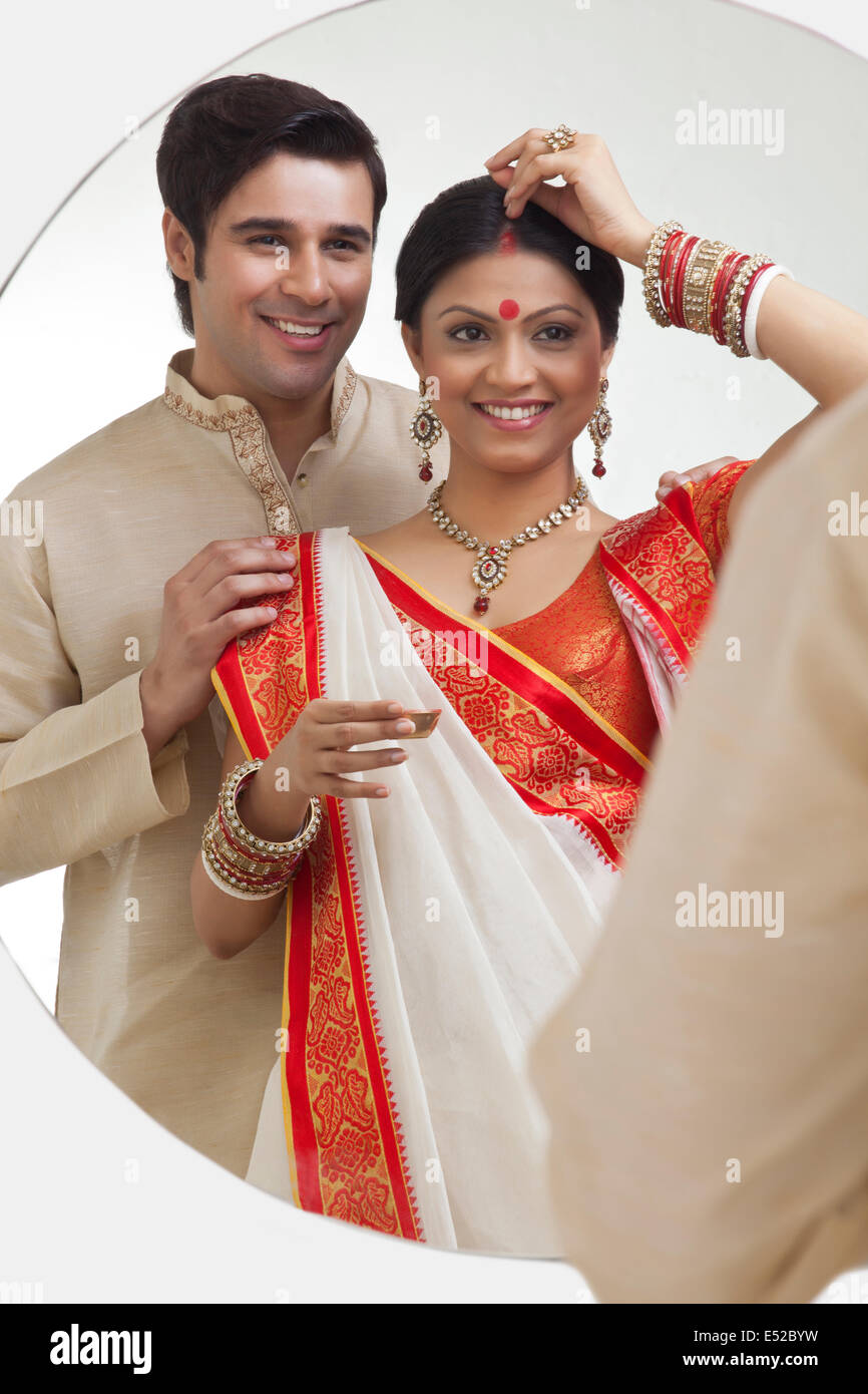 Woman applying sindoor hi-res stock photography and images - Alamy