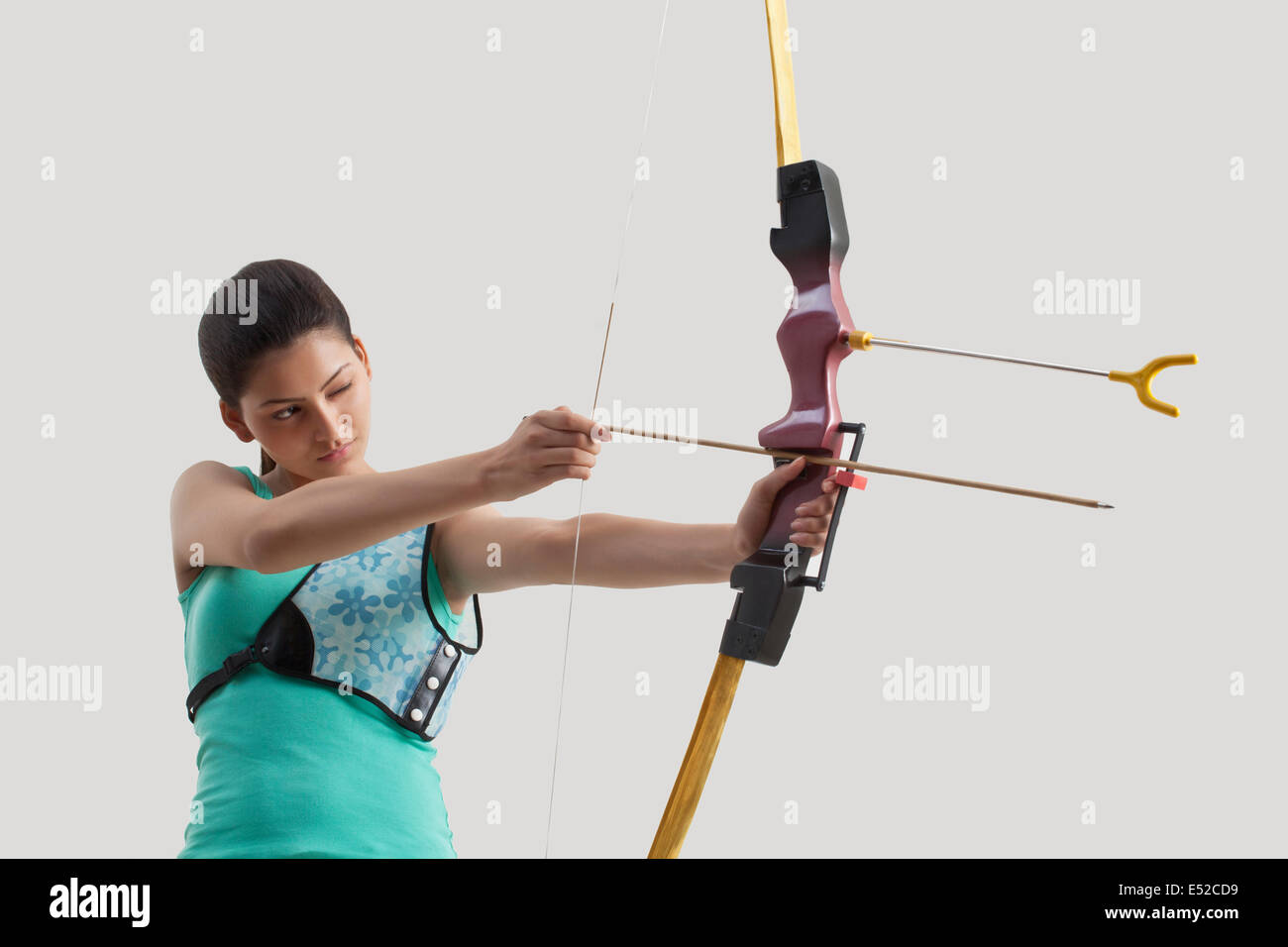 Female archer hi-res stock photography and images - Alamy