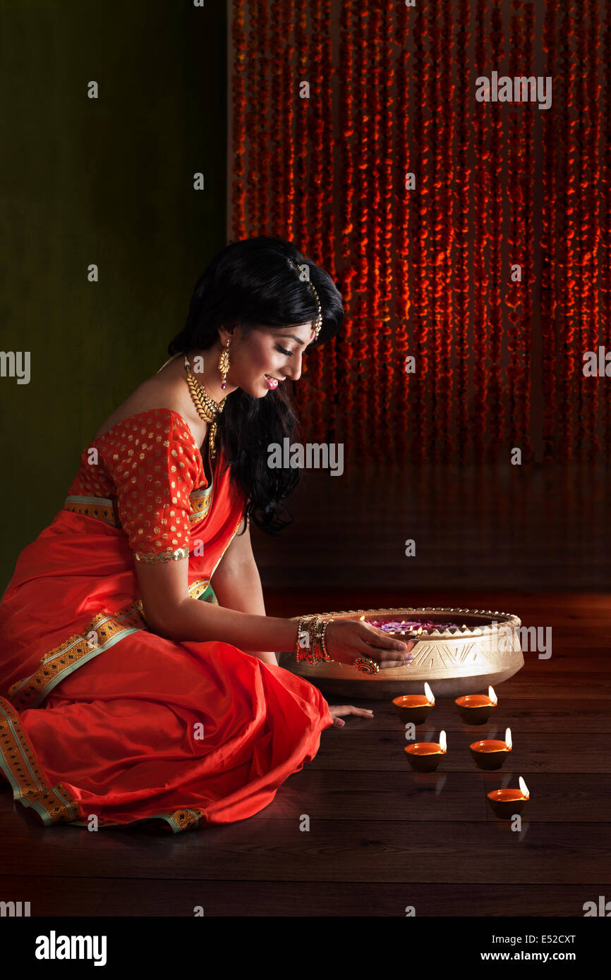 Row diyas diwali festival hi-res stock photography and images - Alamy