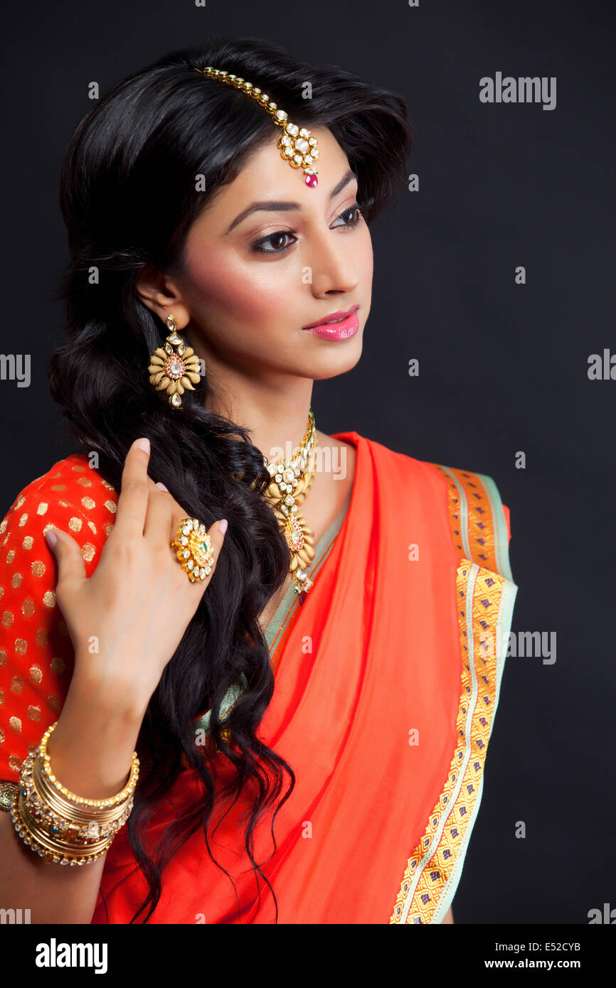 Indian woman, profile, sari hi-res stock photography and images - Alamy