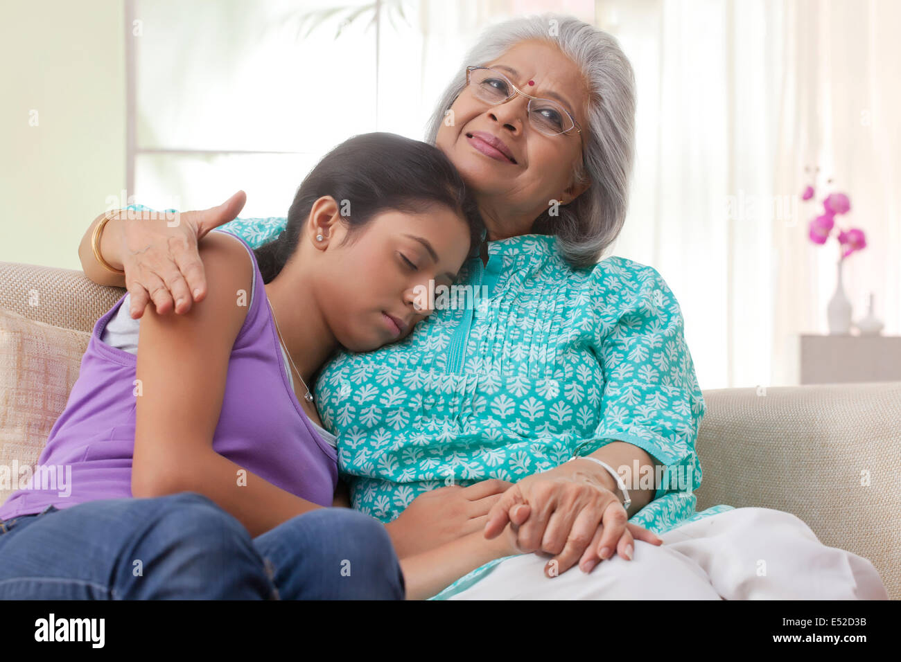 Portrait of a grandmother and granddaughter Stock Photo - Alamy