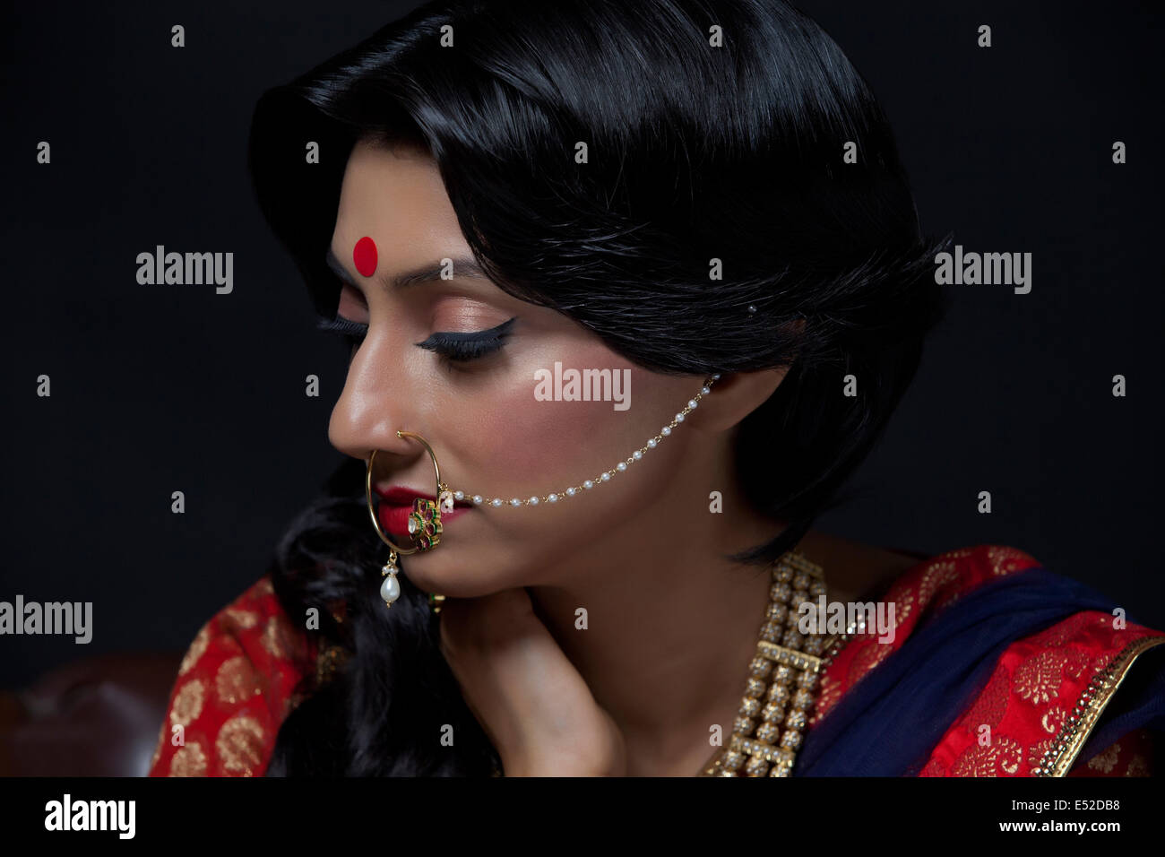 Side profile of a beautiful bride Stock Photo - Alamy