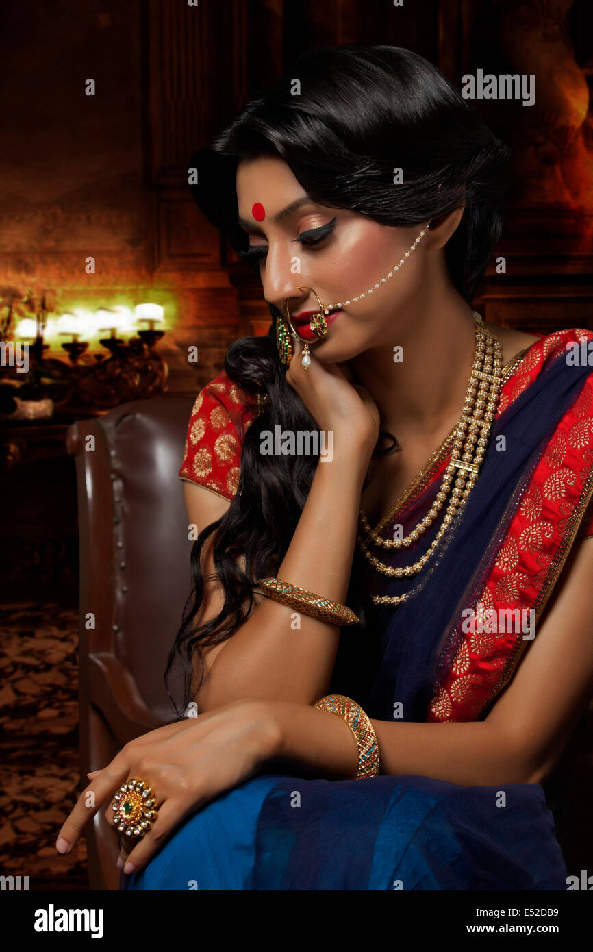 Side profile indian bride hi-res stock photography and images - Alamy