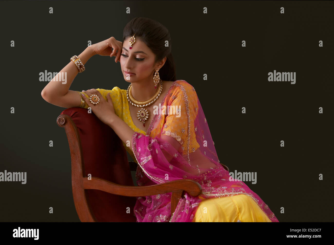 A beautiful bride sitting Stock Photo - Alamy