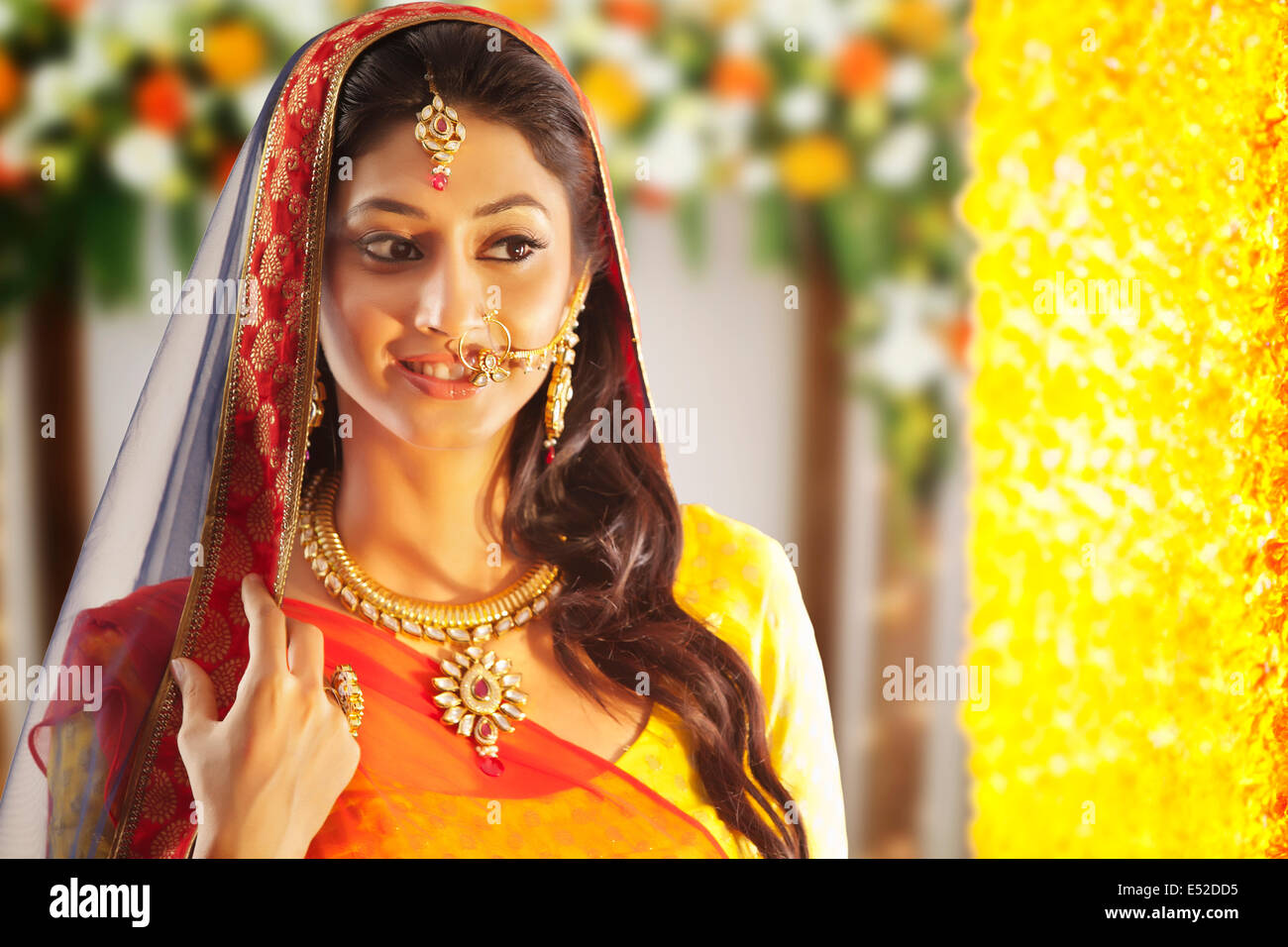 A beautiful bride smiling Stock Photo - Alamy