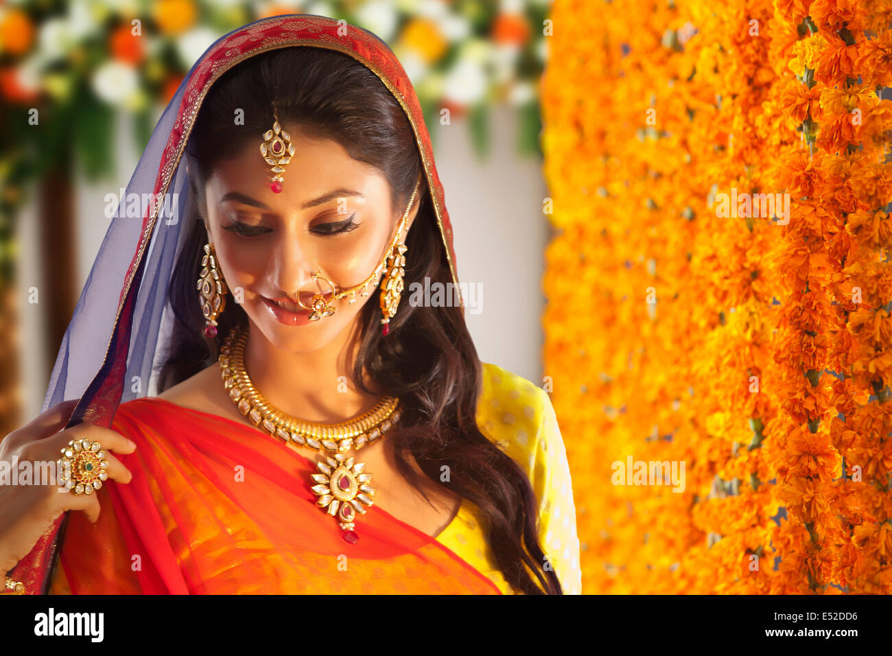 A beautiful bride smiling Stock Photo - Alamy