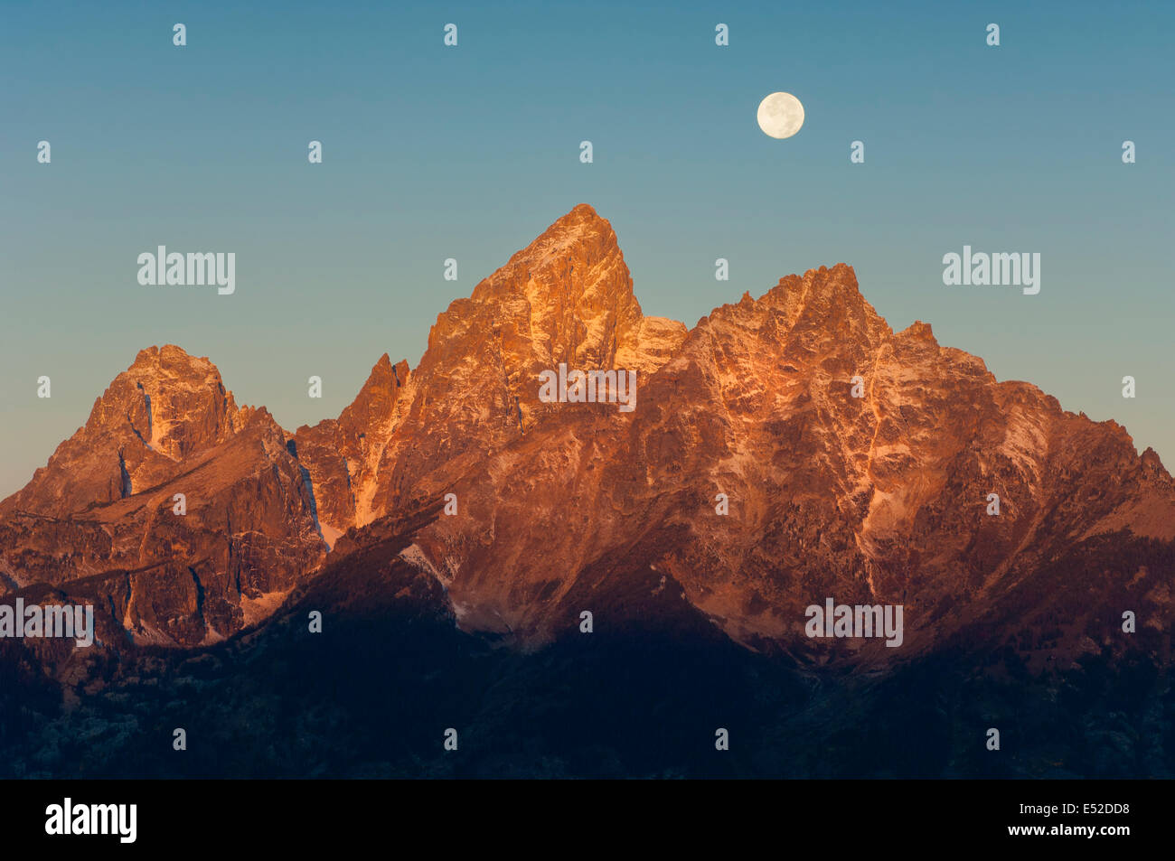 Full moon in grand tetons hi-res stock photography and images - Alamy