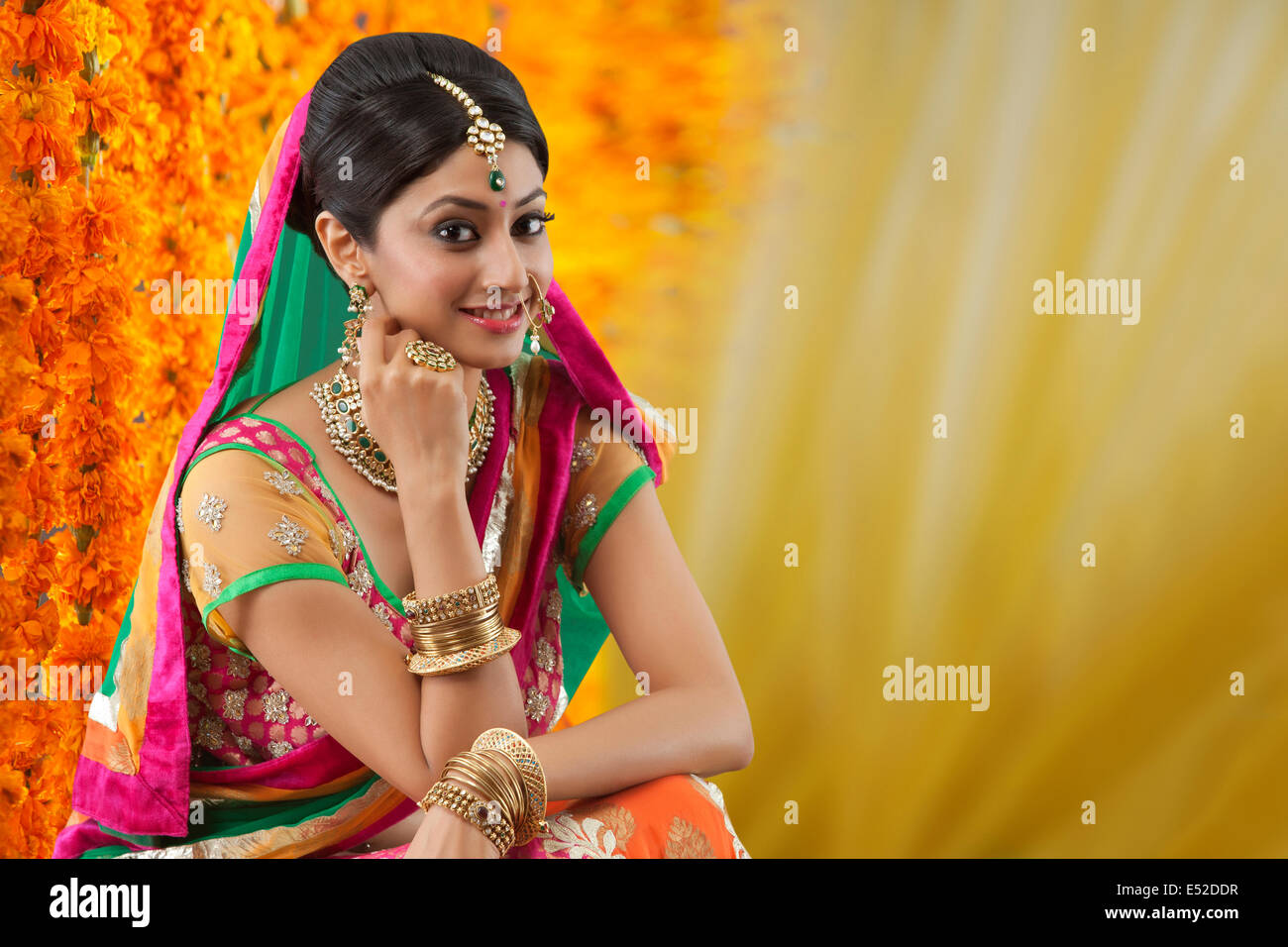 Portrait of a beautiful bride smiling Stock Photo - Alamy