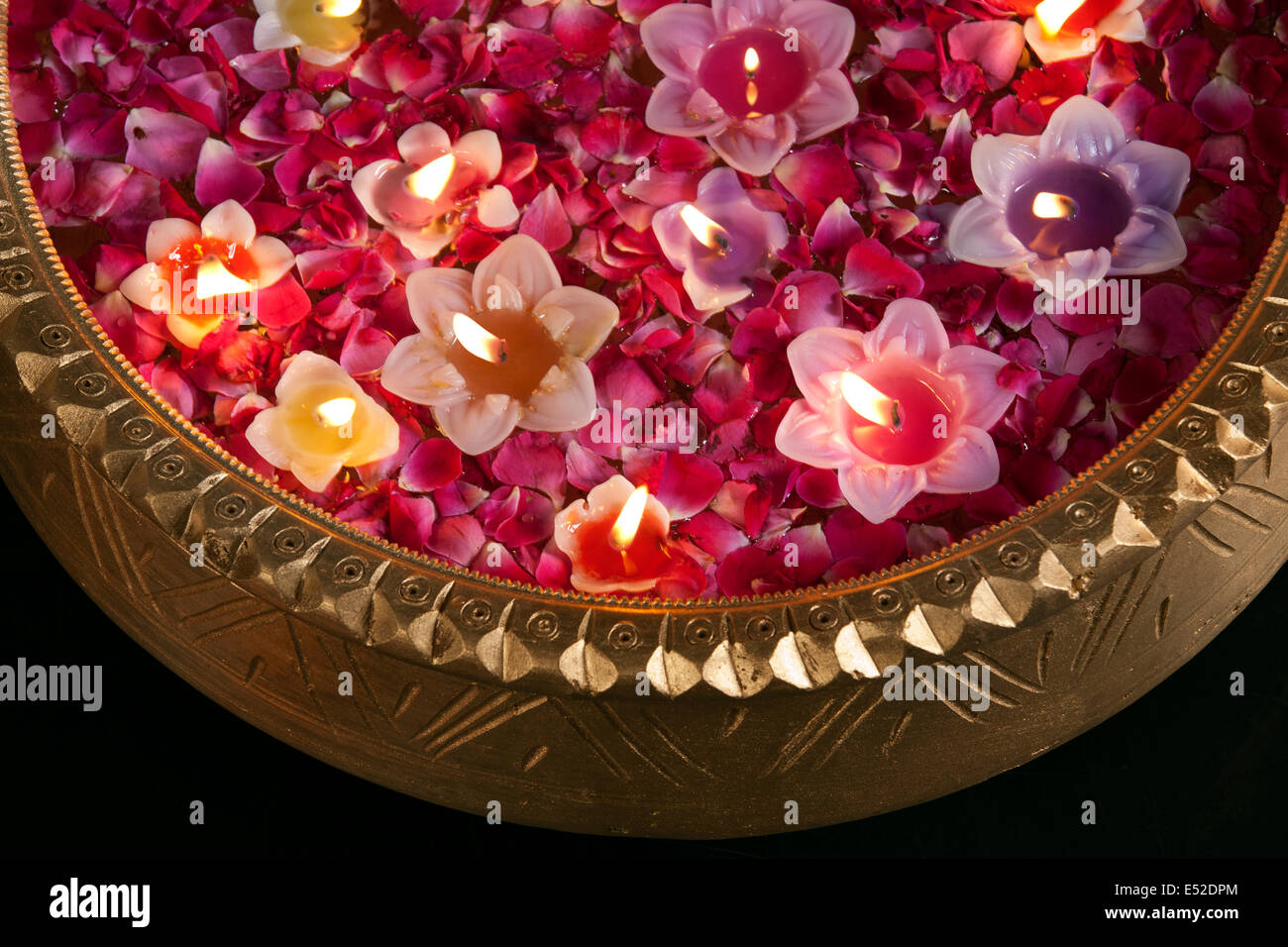 Close-up of an urn with floating diyas Stock Photo - Alamy