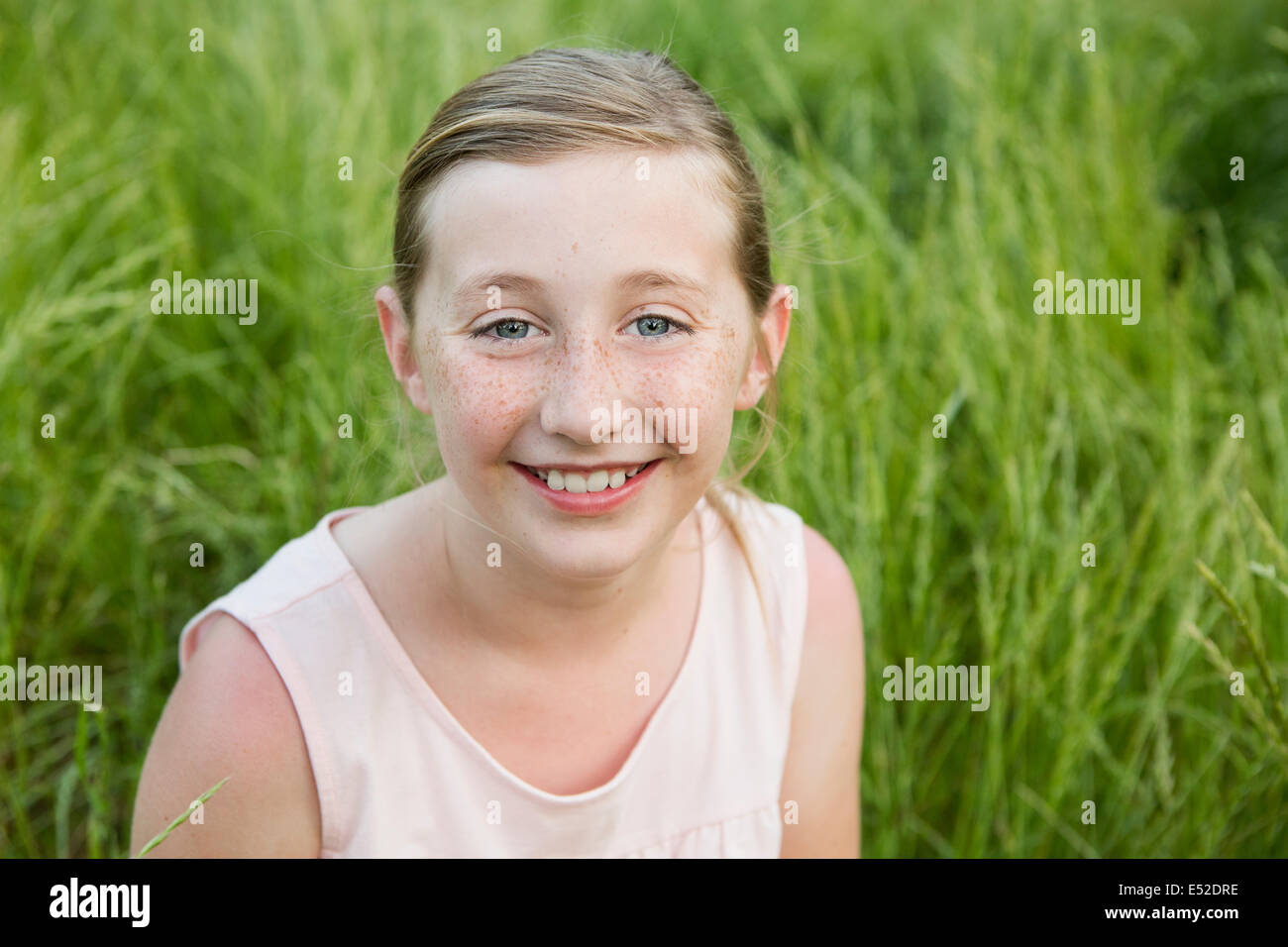 Girl smiling hi-res stock photography and images - Alamy