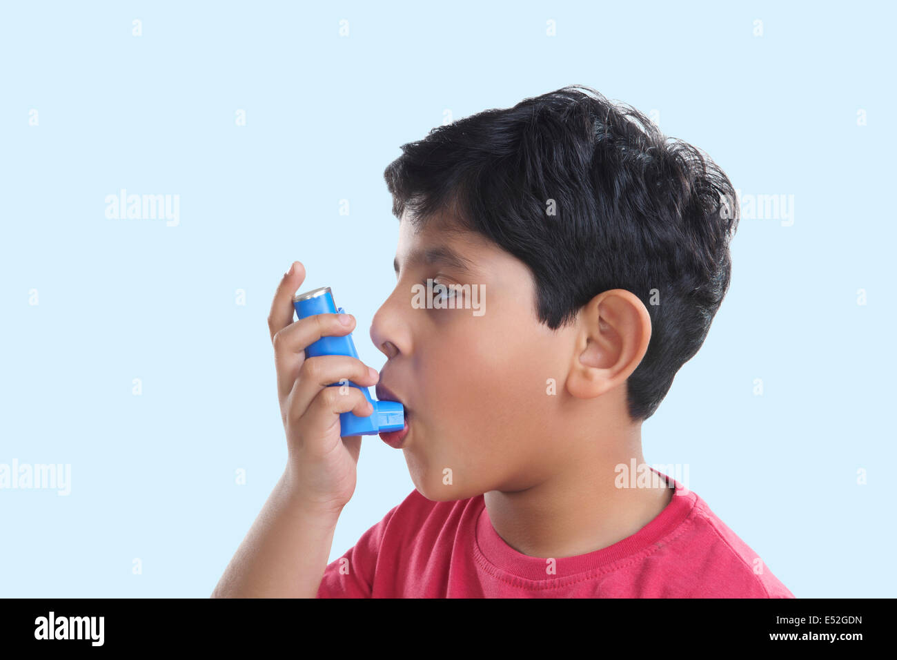 Little boy using an inhaler Stock Photo - Alamy