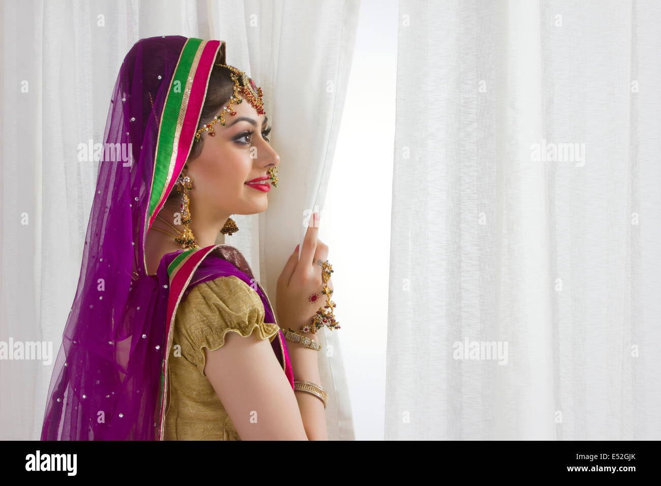 Side profile indian bride hi-res stock photography and images - Alamy