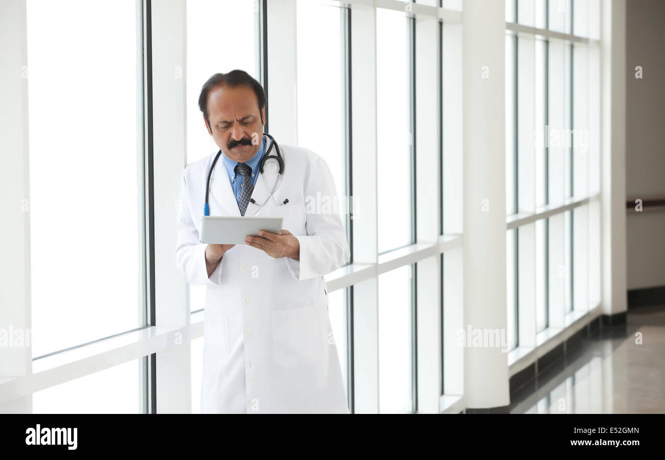 Doctor reading hi-res stock photography and images - Alamy