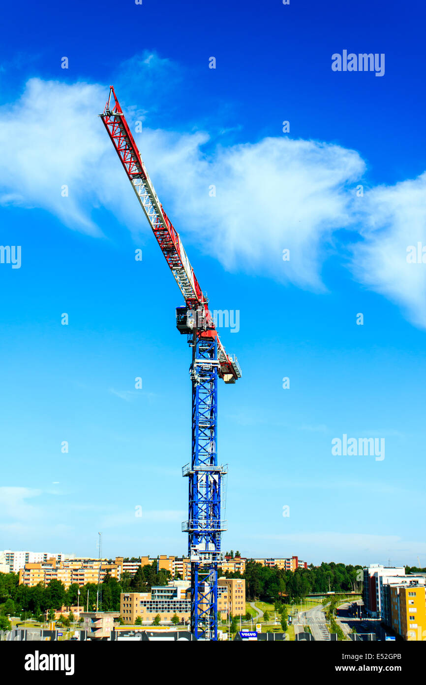 Tall white tower crane hi-res stock photography and images - Alamy