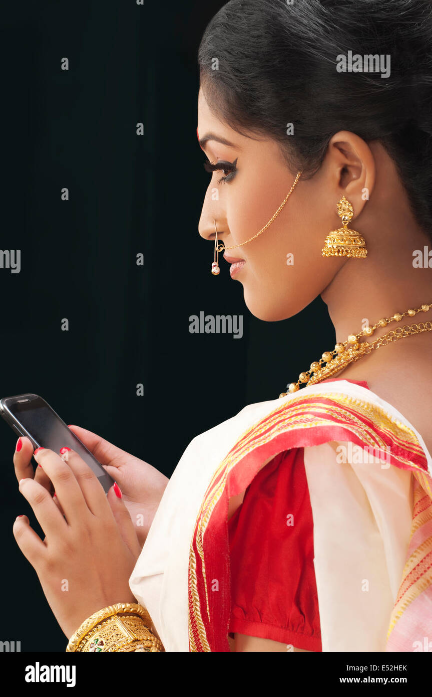 Bengali woman with a mobile phone Stock Photo - Alamy