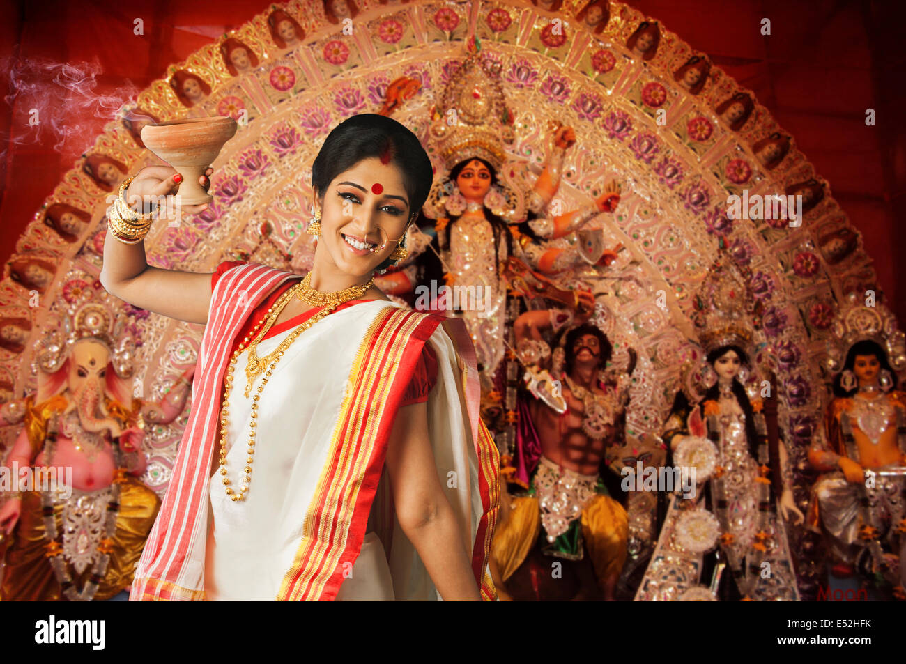 Bengali woman holding a dhunuchi Stock Photo - Alamy