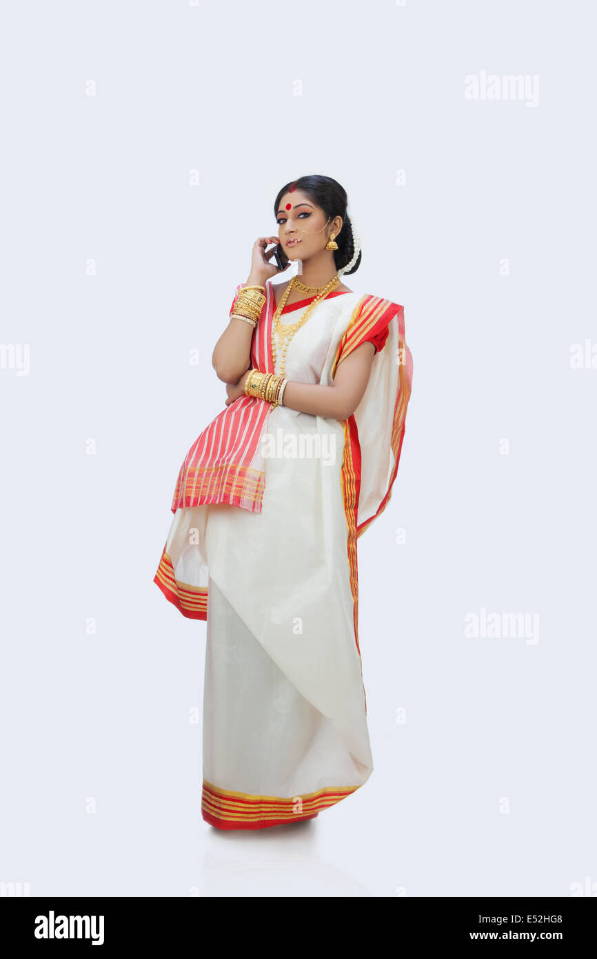 Bengali woman talking on a mobile phone Stock Photo - Alamy