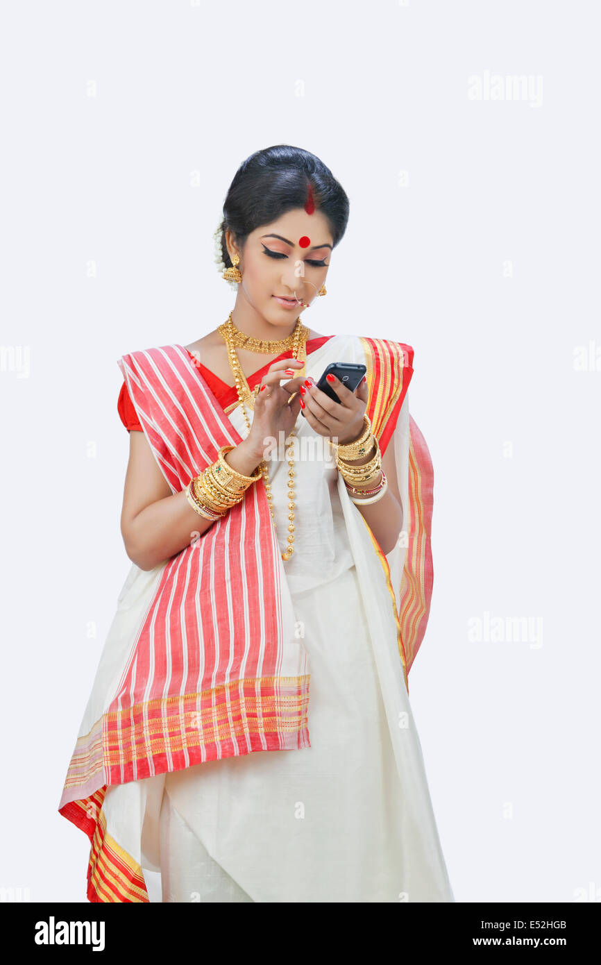 Bengali woman mobile phone hi-res stock photography and images - Alamy