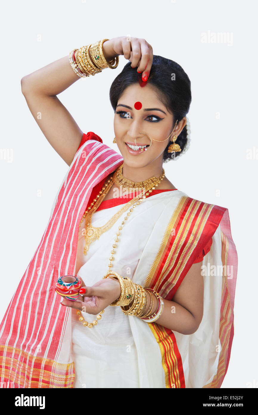 Woman applying sindoor hi-res stock photography and images - Alamy