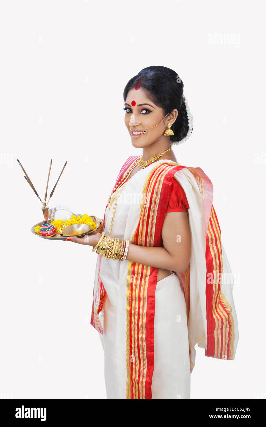 Bengali woman with puja thali smiling Stock Photo - Alamy