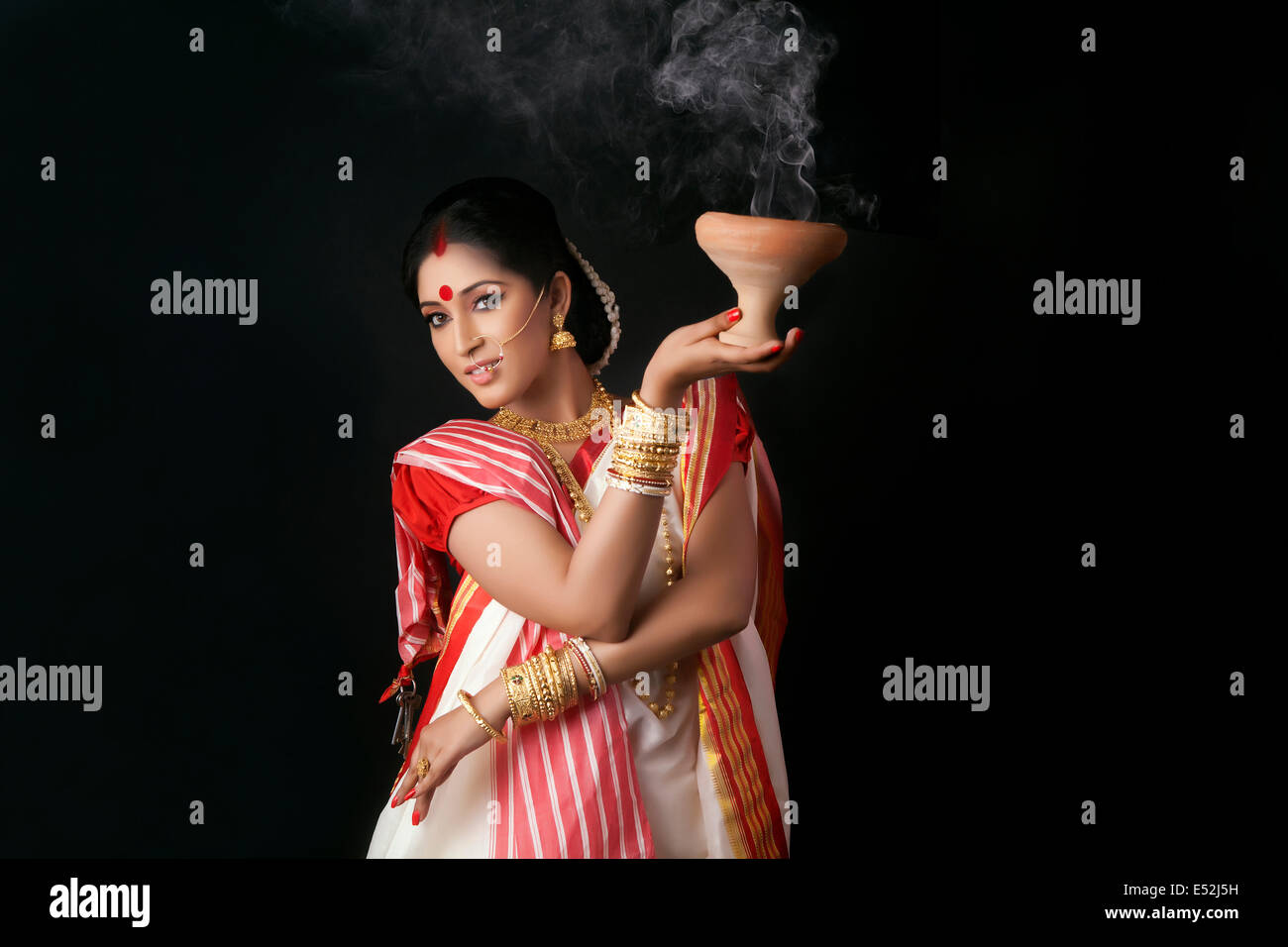Portrait bengali woman holding dhunuchi hi-res stock photography and ...