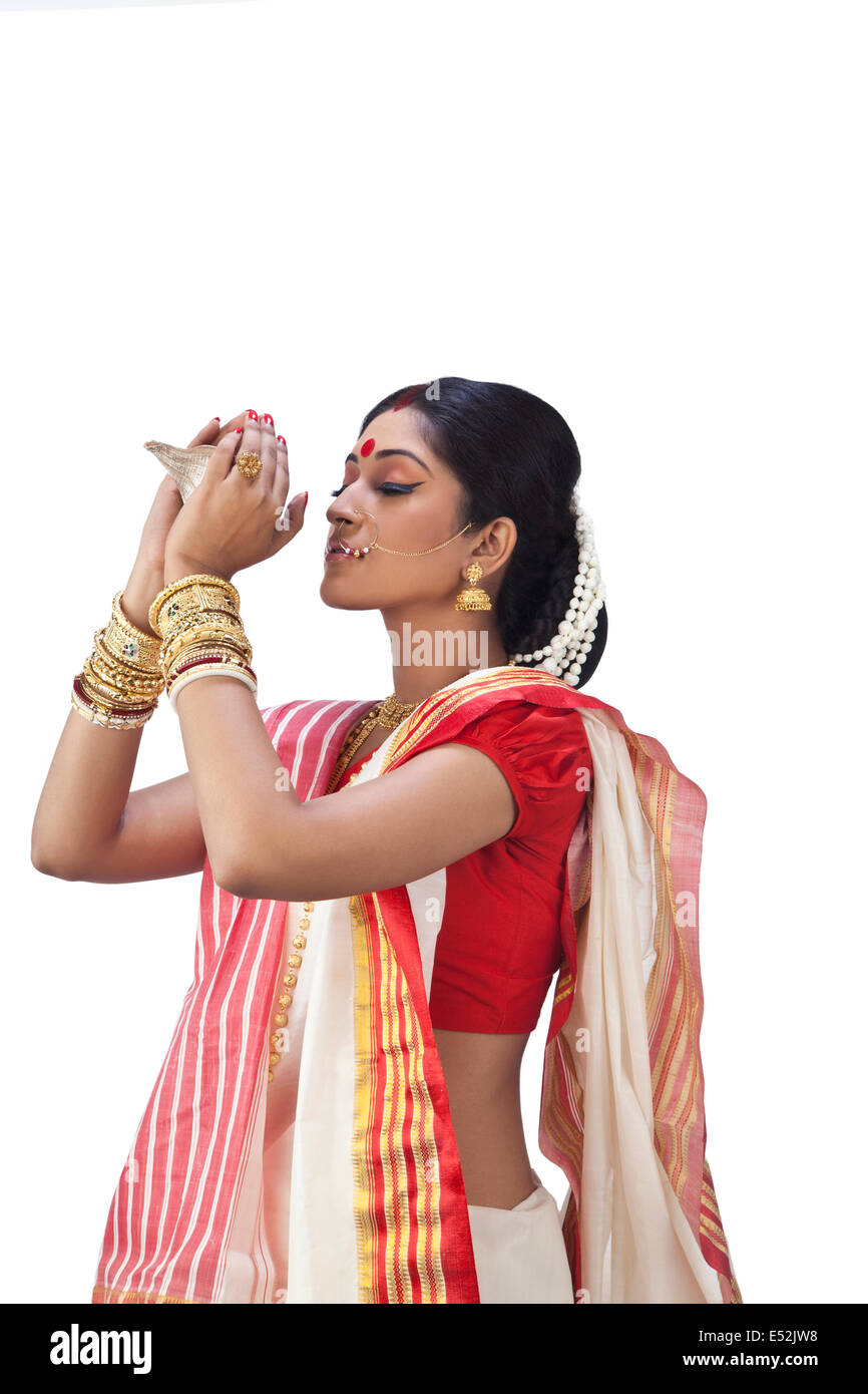 Bengali woman holding a conch shell Stock Photo - Alamy