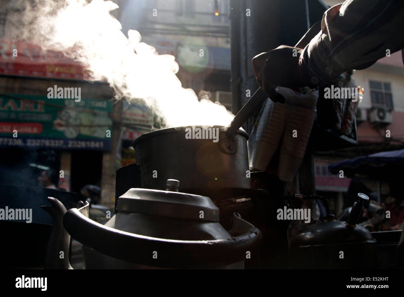Indian people making tea hi-res stock photography and images - Alamy