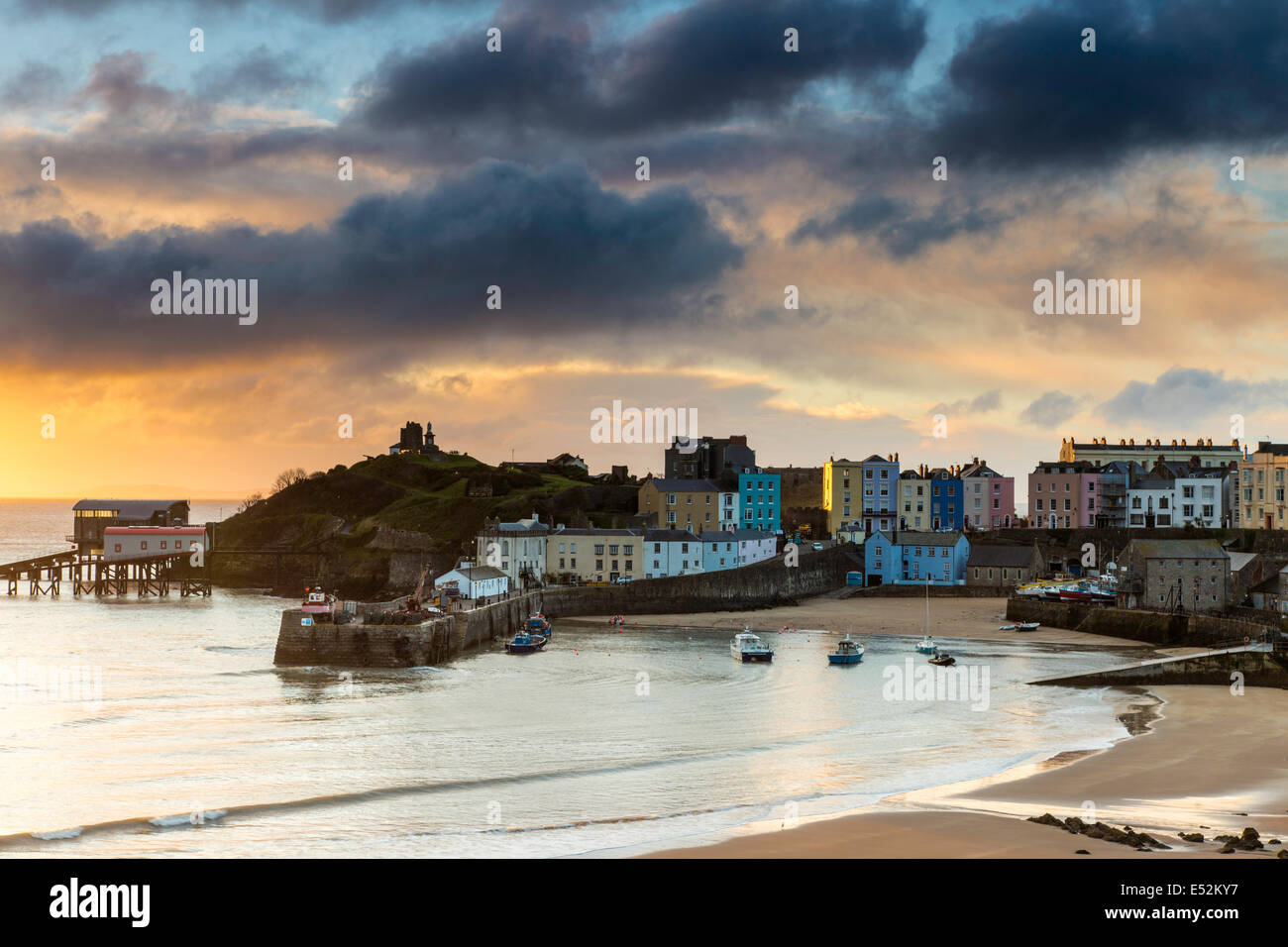 Sunset tenby hi-res stock photography and images - Alamy