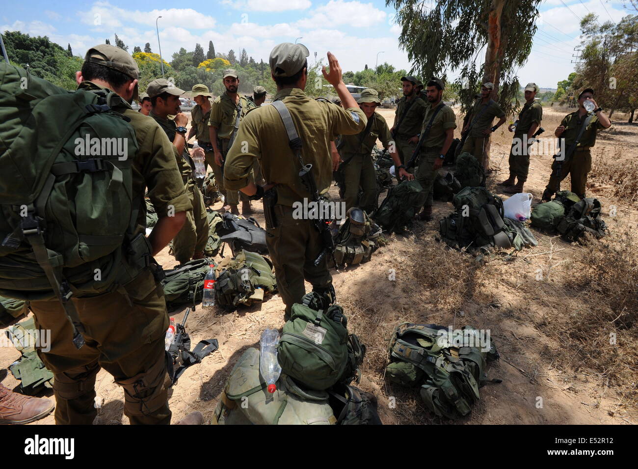 Israel - Gaza border. 18th July, 2014. Israeli soldiers on the move to ...