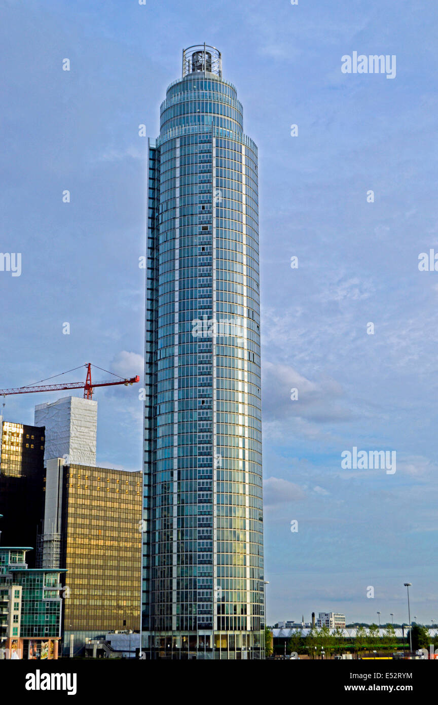 The St. George Wharf Tower (Vauxhall Tower) part of the St George Wharf ...