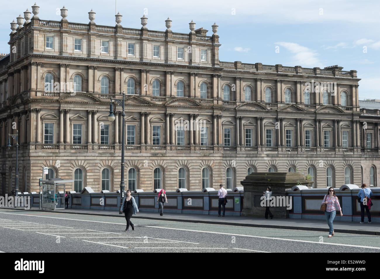 Waverley gate north bridge edinburgh hi-res stock photography and ...
