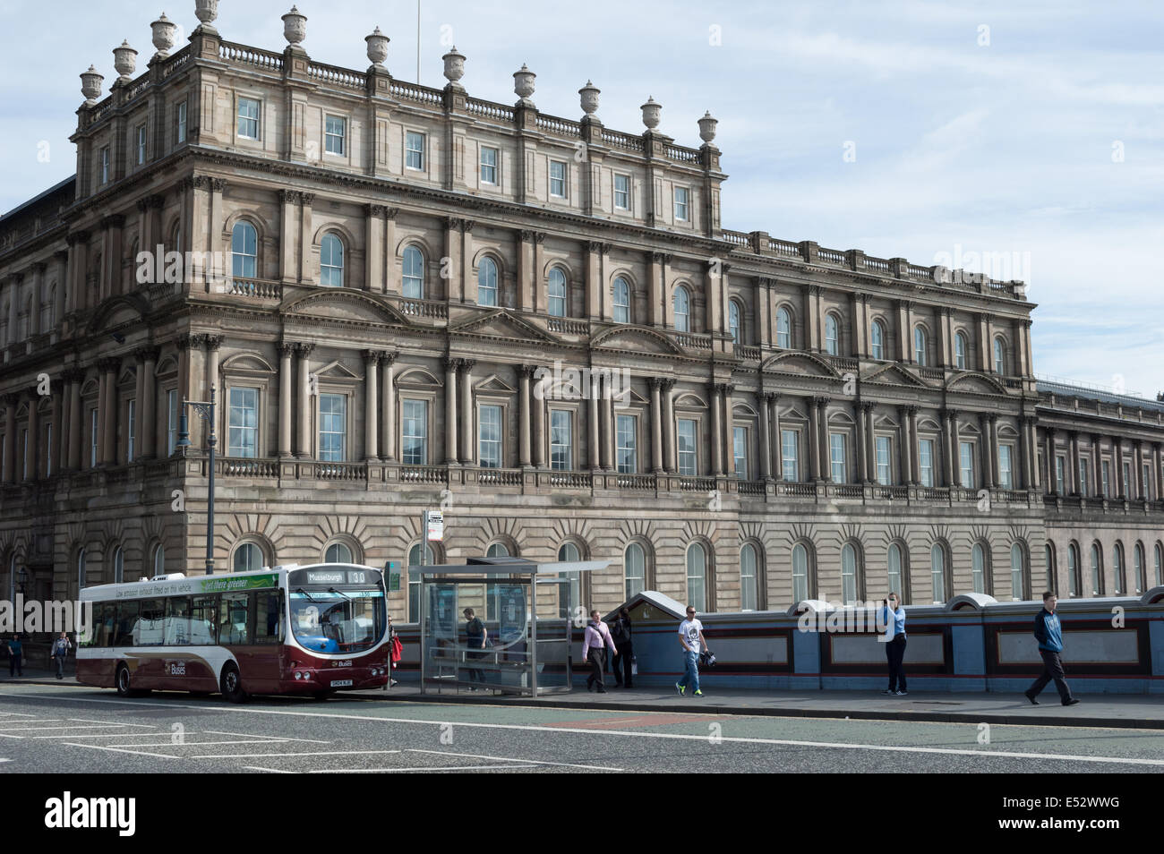 Waverley gate north bridge edinburgh hi-res stock photography and ...