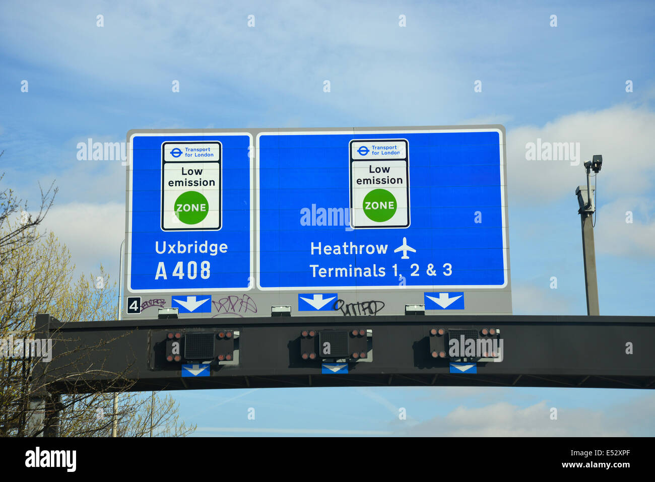 Exit 4 motorway sign on M4 Motorway, West Drayton, Greater London ...